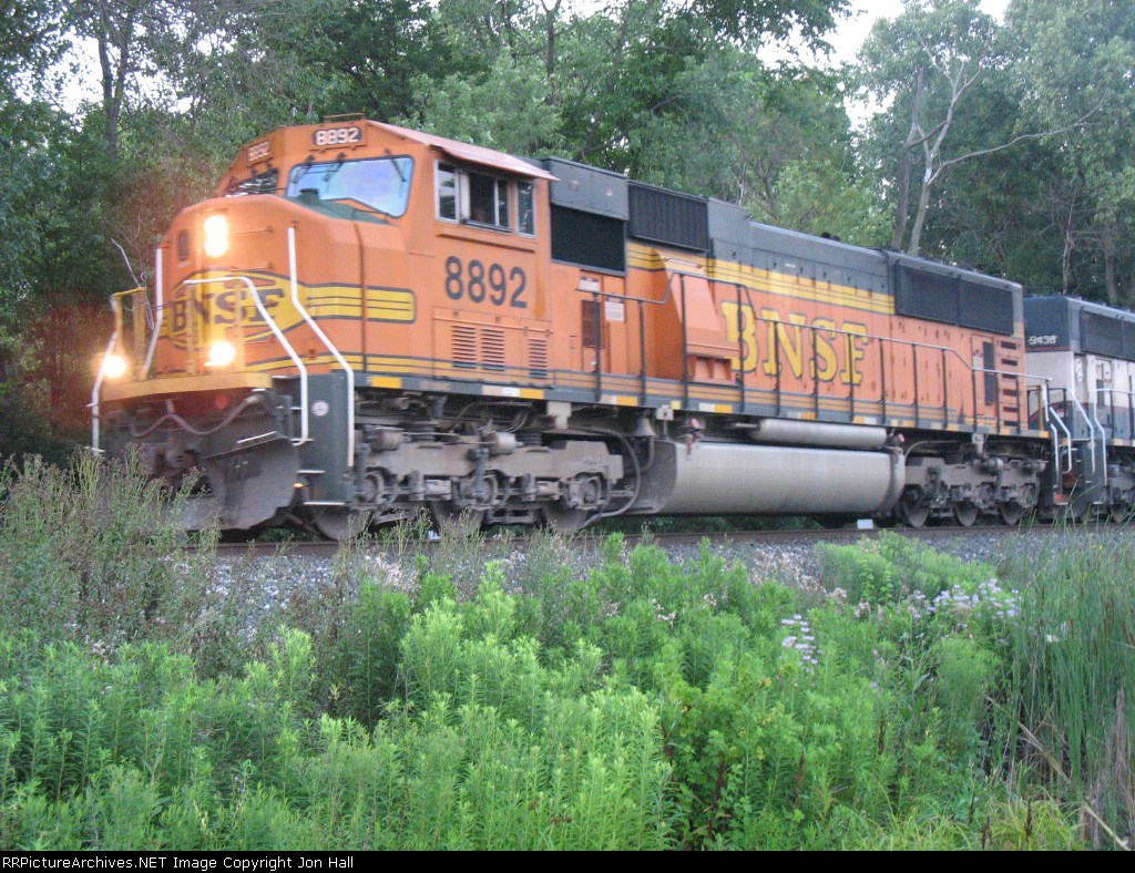 BNSF 8892